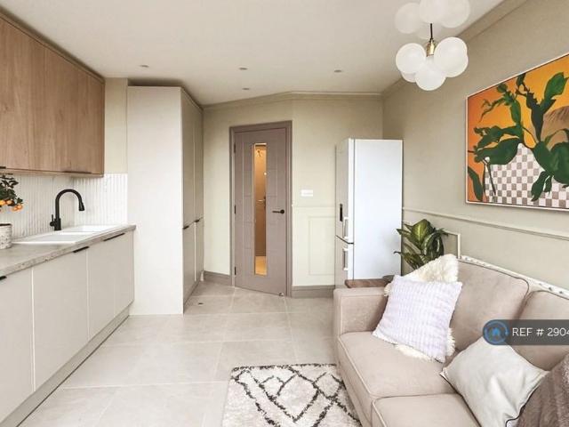 3 bedroom flat to rent