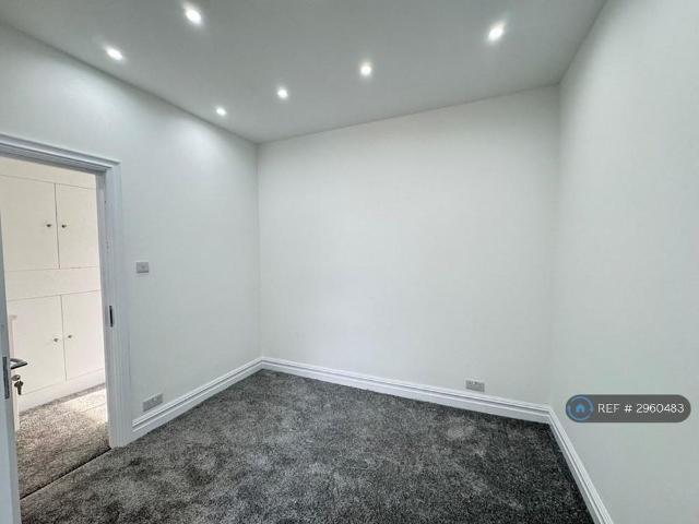 3 bedroom flat to rent