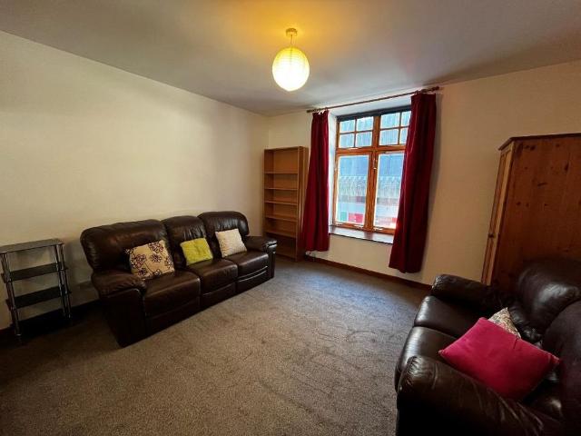3 bedroom flat to rent
