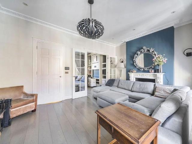 3 bedroom flat to rent