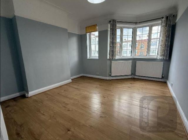 3 bedroom flat to rent