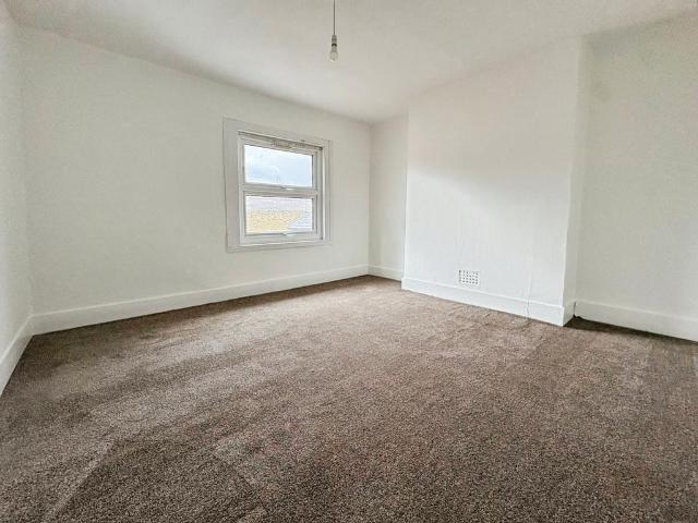 3 bedroom flat to rent