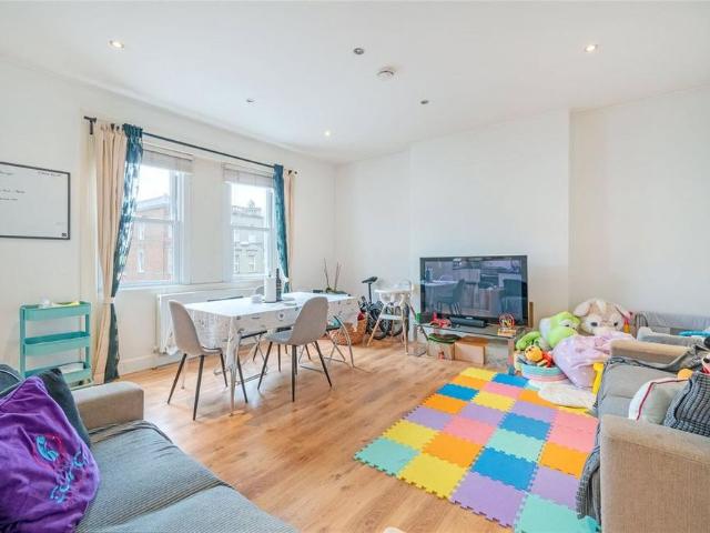 3 bedroom flat to rent