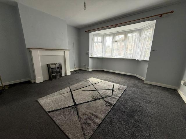 3 bedroom flat to rent