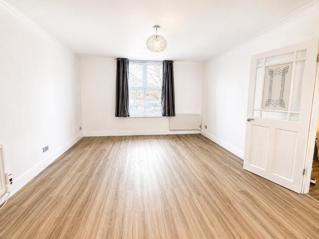 3 bedroom flat to rent