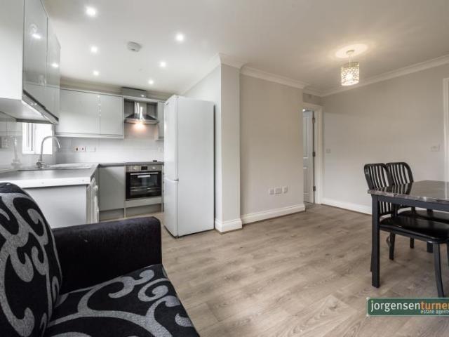 3 bedroom flat to rent