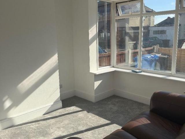 3 bedroom flat to rent
