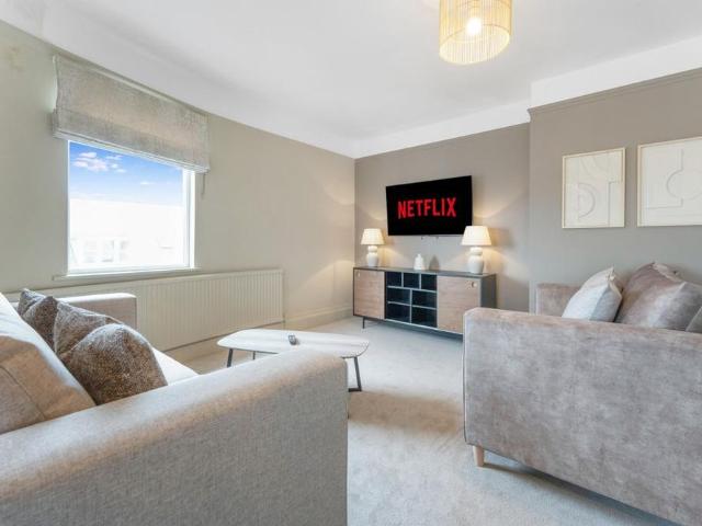 3 bedroom flat to rent
