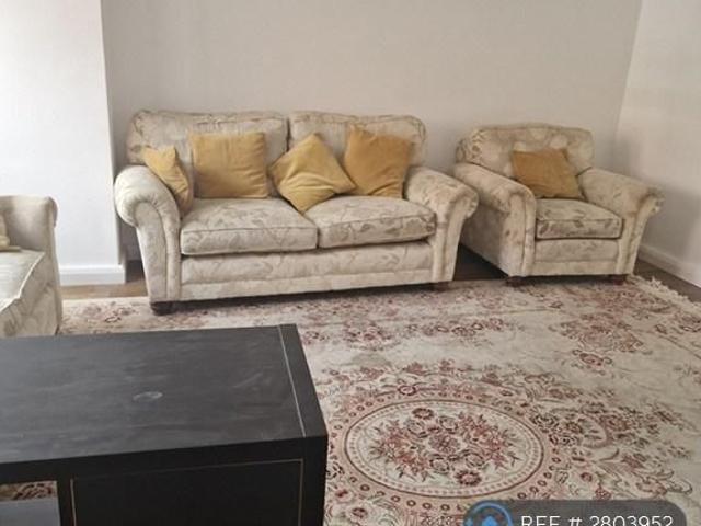 3 bedroom flat to rent