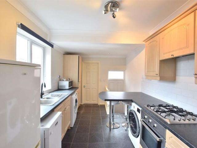 3 bedroom flat to rent