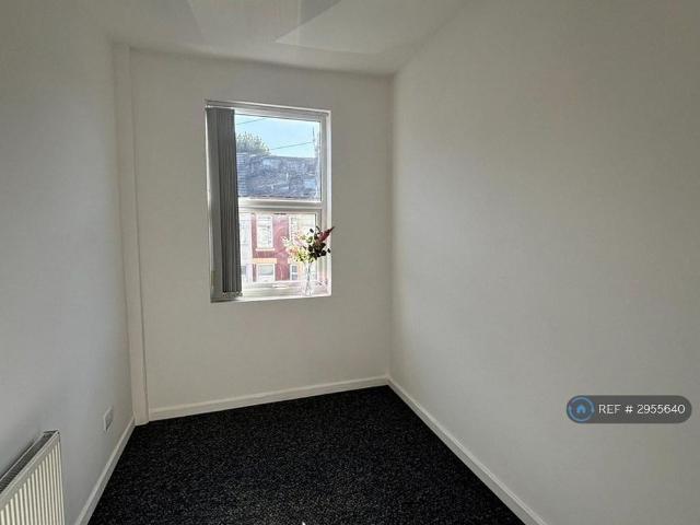 3 bedroom flat to rent