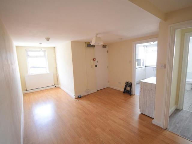 3 bedroom flat to rent