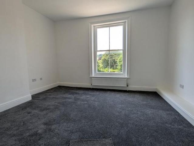 3 bedroom flat to rent