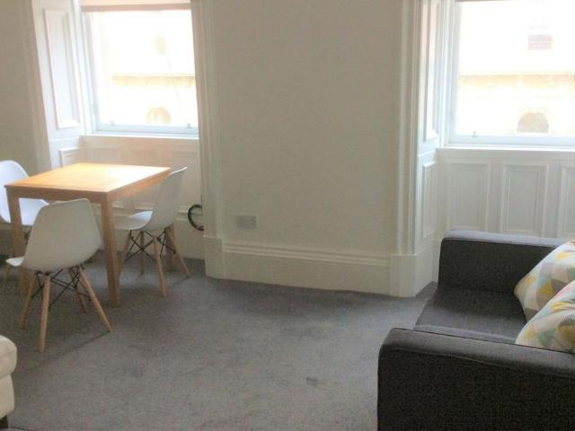 3 bedroom flat to rent
