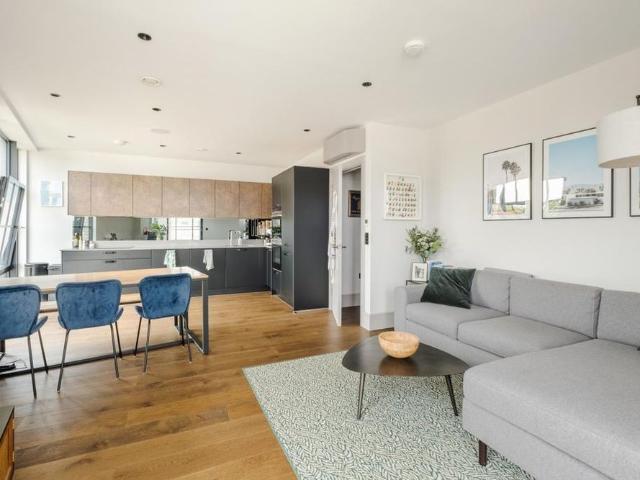 3 bedroom flat to rent