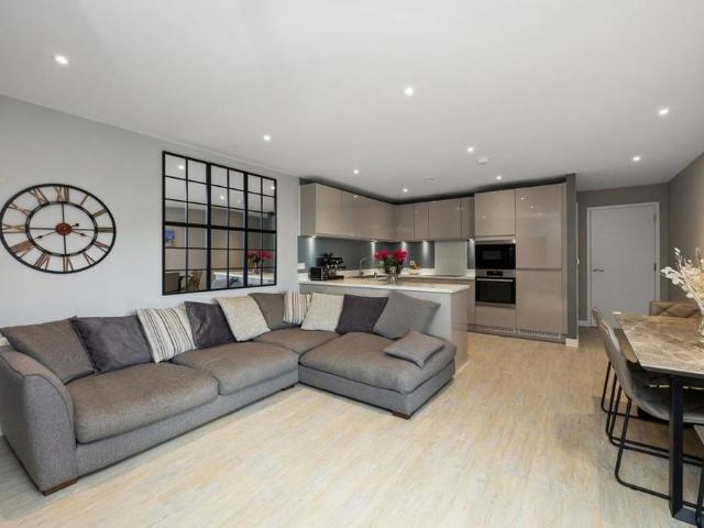 3 bedroom flat to rent