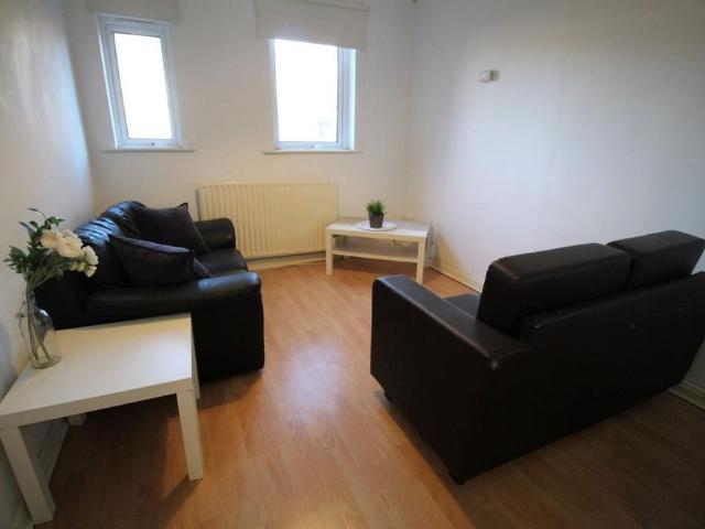 3 bedroom flat to rent
