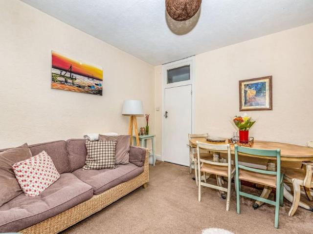 3 bedroom flat to rent