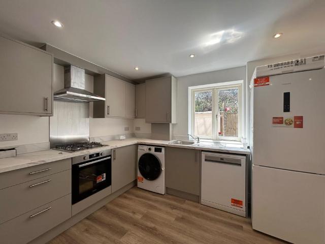 3 bedroom flat to rent