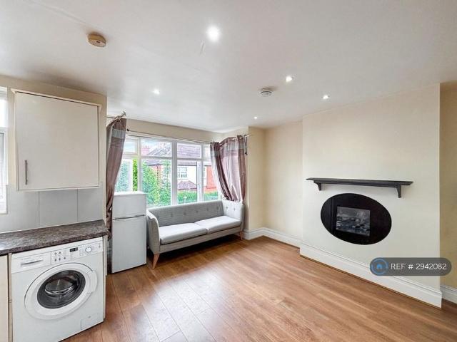 3 bedroom flat to rent