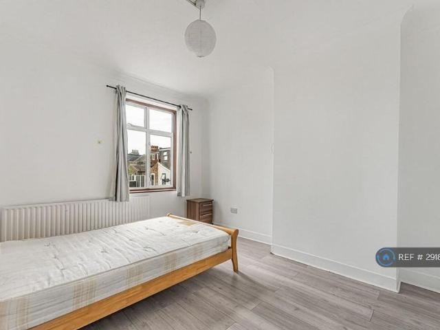 3 bedroom flat to rent