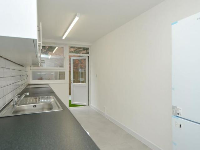 3 bedroom flat to rent