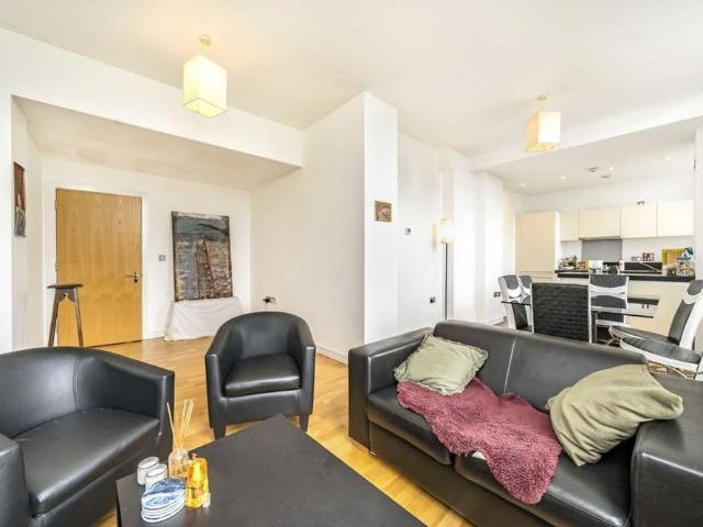 3 bedroom flat to rent