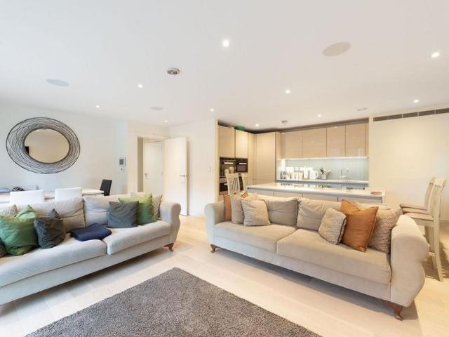 3 bedroom flat to rent