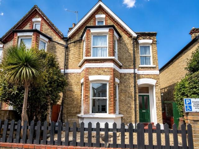 3 bedroom flat to rent