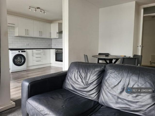 3 bedroom flat to rent
