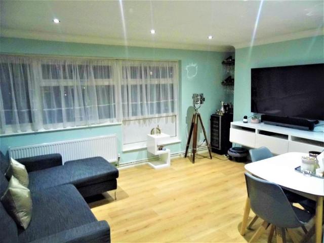 3 bedroom flat to rent