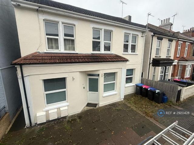 3 bedroom flat to rent