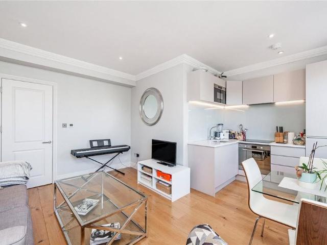 3 bedroom flat to rent