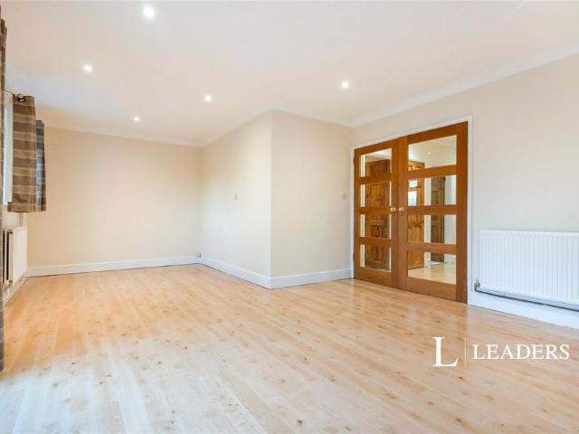 3 bedroom flat to rent