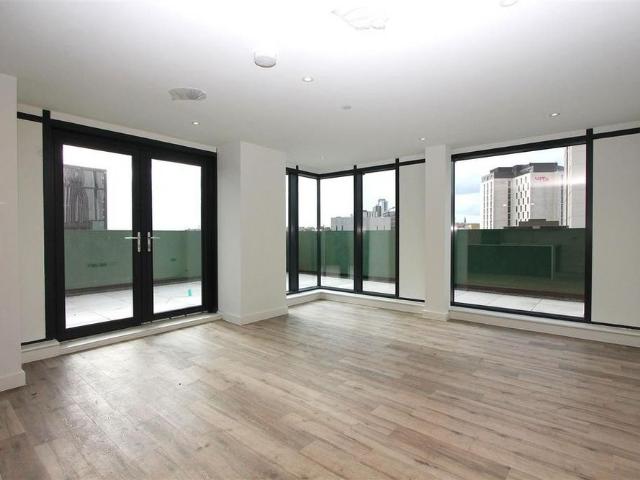 3 bedroom flat to rent