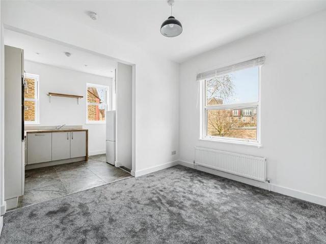 3 bedroom flat to rent