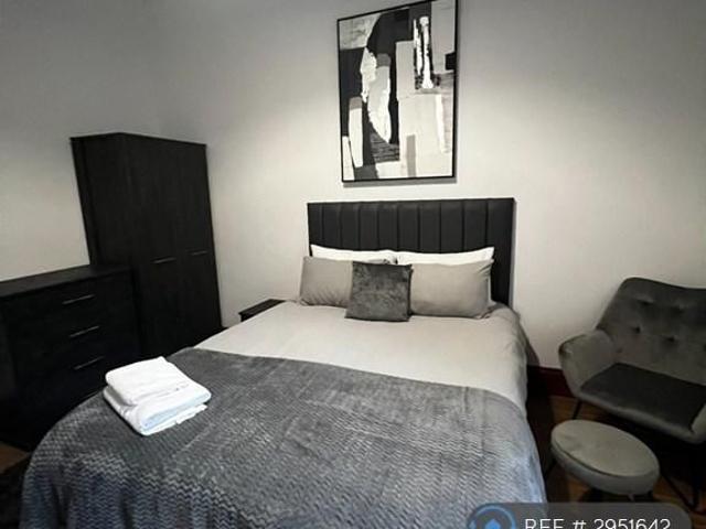 3 bedroom flat to rent