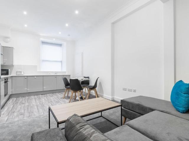 3 bedroom flat to rent