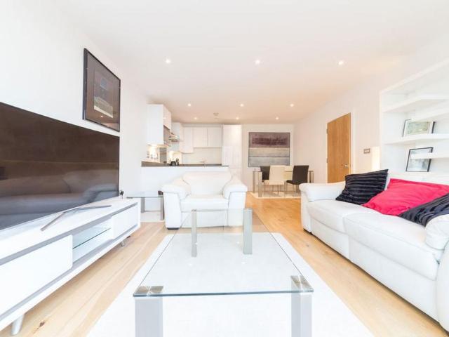 3 bedroom flat to rent
