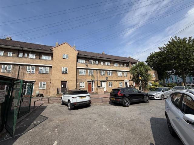 3 bedroom flat to rent