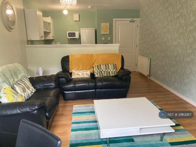 3 bedroom flat to rent