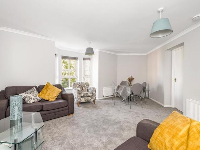 3 bedroom flat to rent