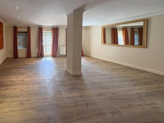 3 bedroom flat to rent