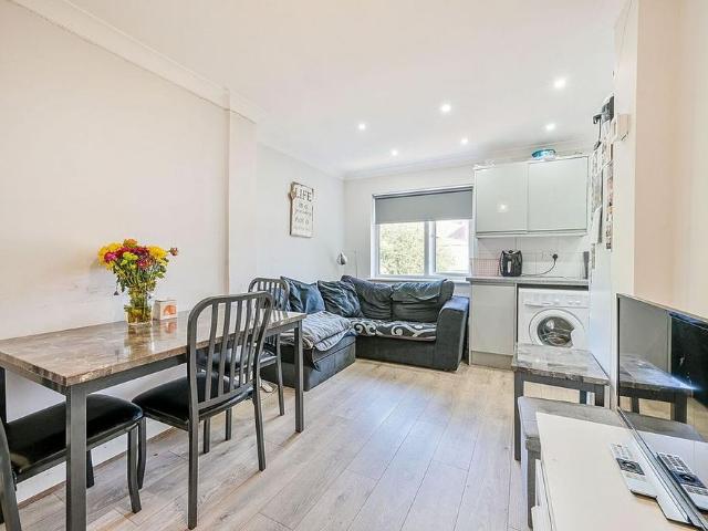 3 bedroom flat to rent
