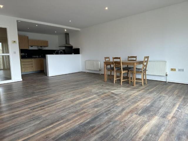 3 bedroom flat to rent