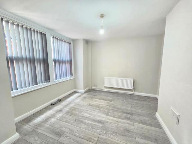 3 bedroom flat to rent