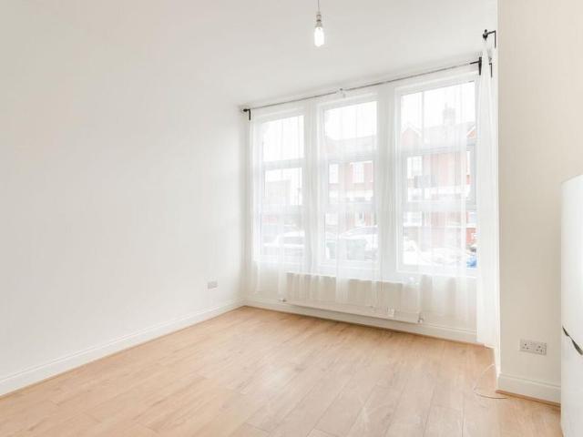 3 bedroom flat to rent