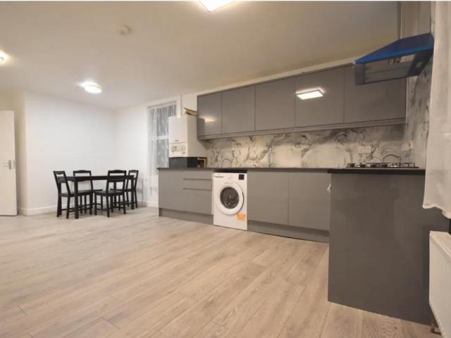3 bedroom flat to rent