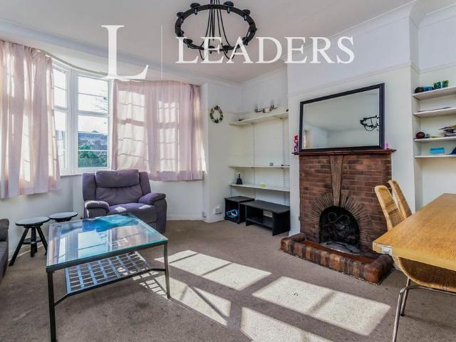 3 bedroom flat to rent