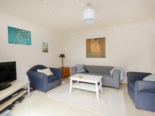 3 bedroom flat to rent
